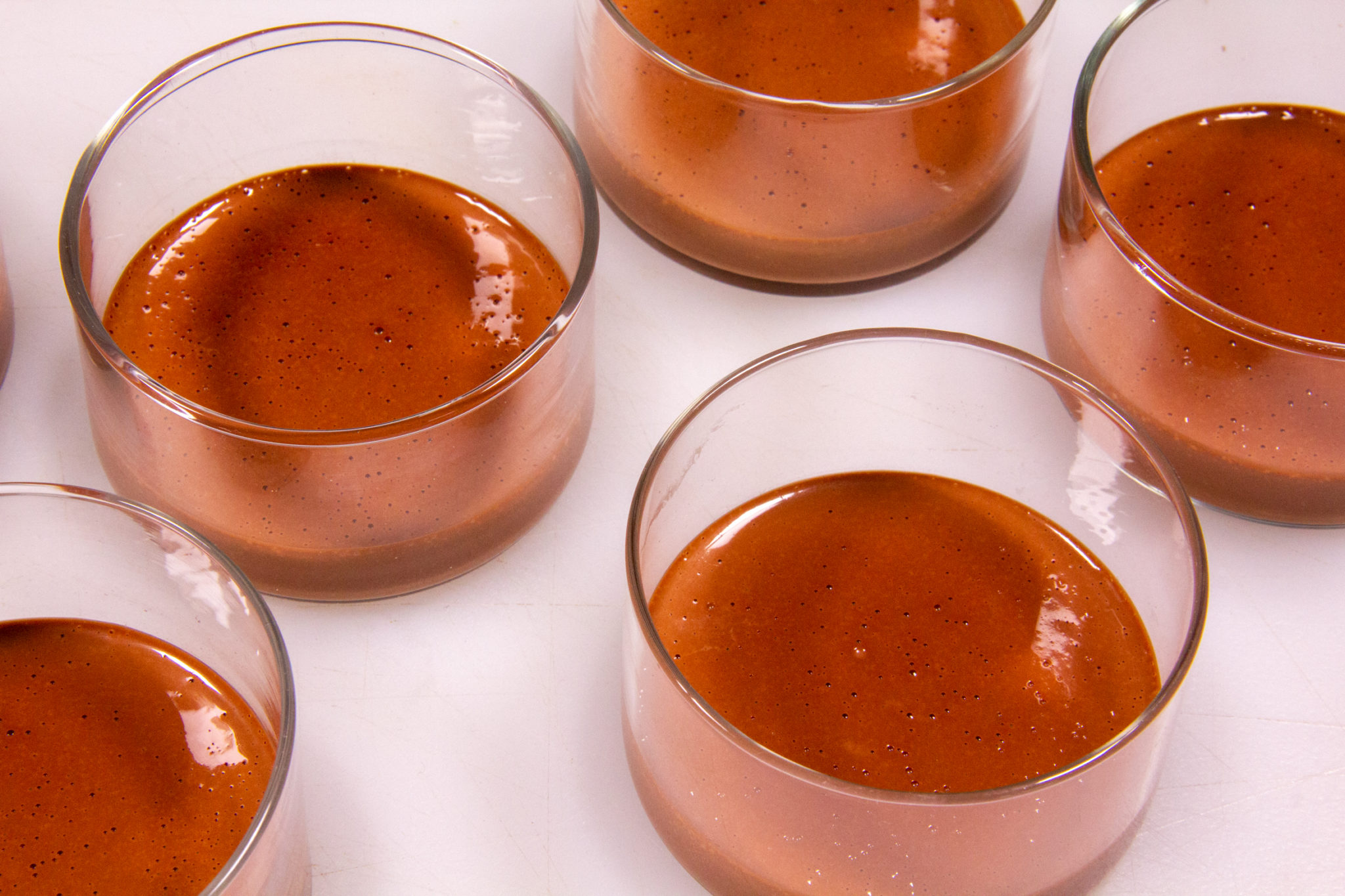 Mousse de lait, chocolat, noisettes caramélisées - [les] Gourmantissimes
