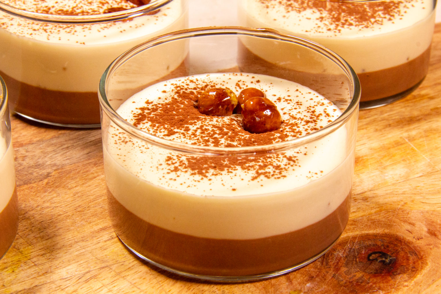 Mousse de lait, chocolat, noisettes caramélisées - [les] Gourmantissimes