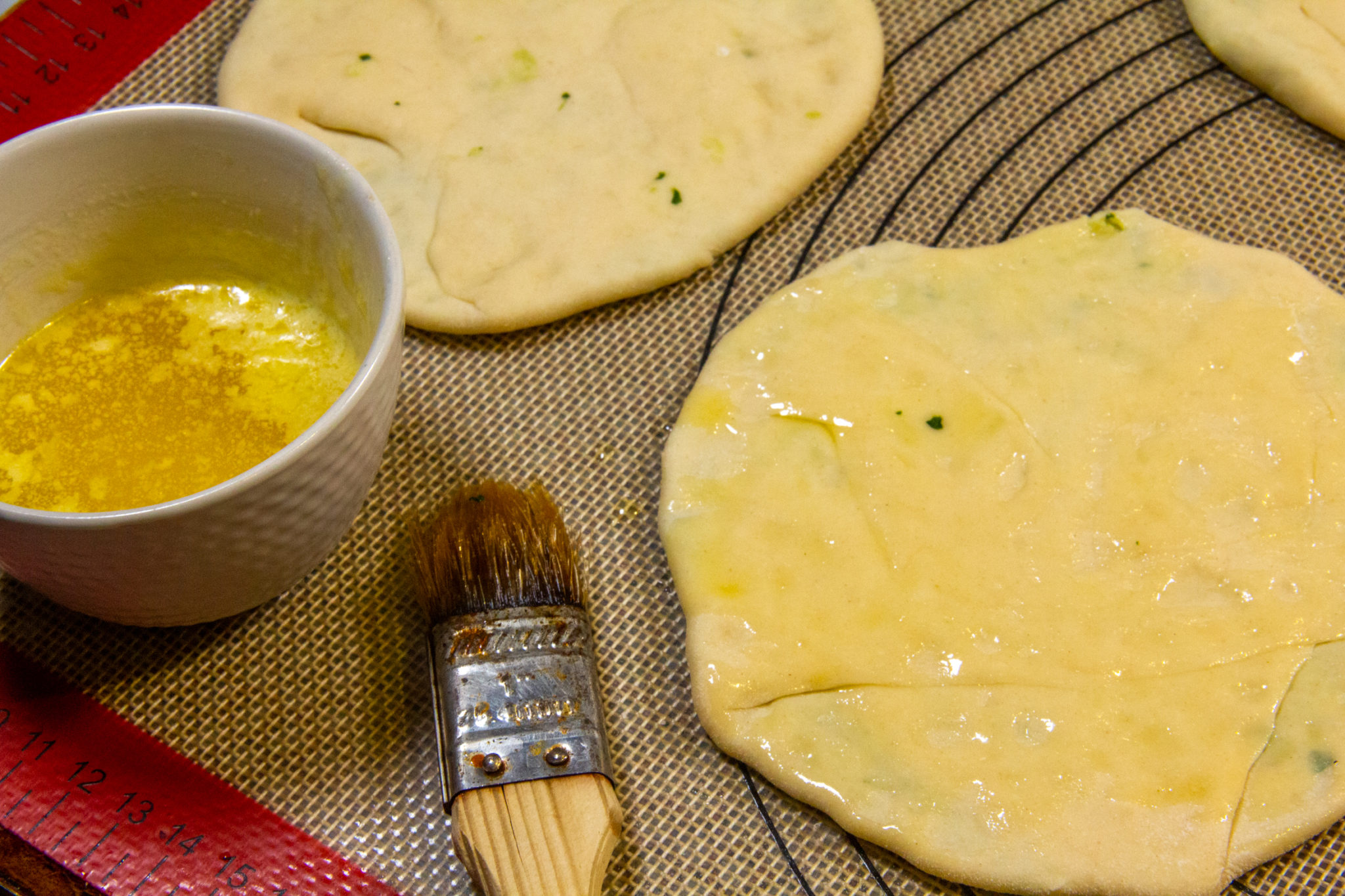 Naans au fromage et aux herbes - [les] Gourmantissimes